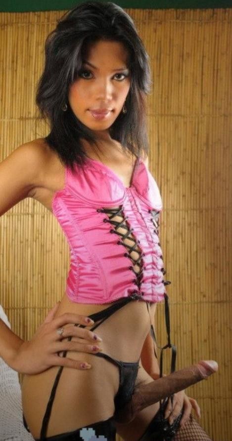 Short Dark Haired Babe With Long Cock Stevetoo
