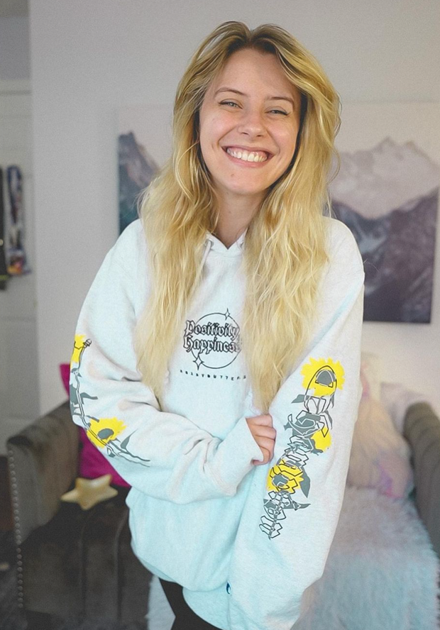 Noisy Butters Youtuber Showcasing Her Cuteness Prk6942