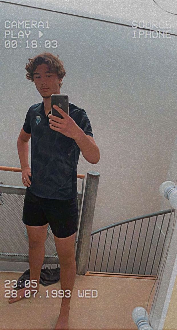 Hairy Legs Mirror Shots For U Simps Evanschoelink