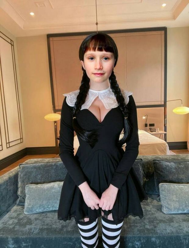 Teen Posing Ambersi