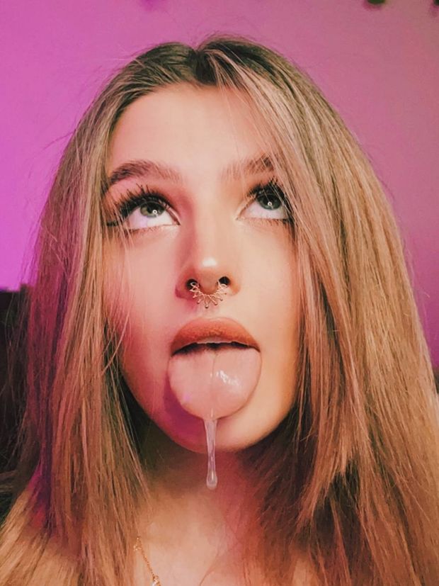 Hot Blonde Ahgao Queenofrainbow