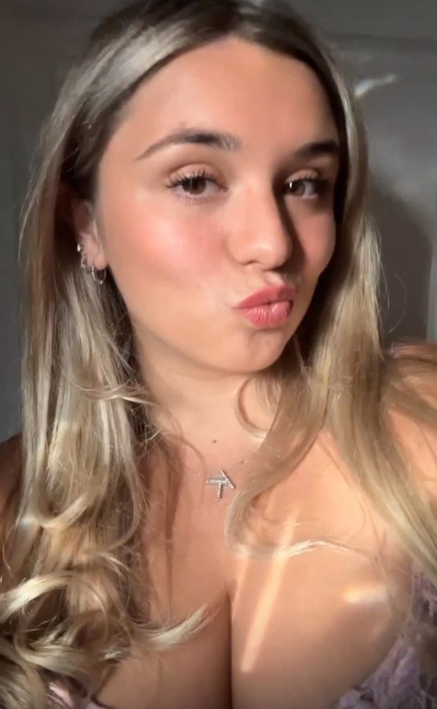 Kate Duckface Selfie Male43can