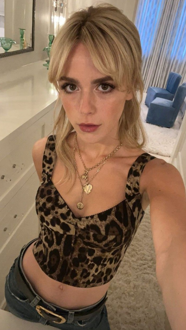 Kiernan Shipka Looking Hot In Leopard Print Top Prk6942