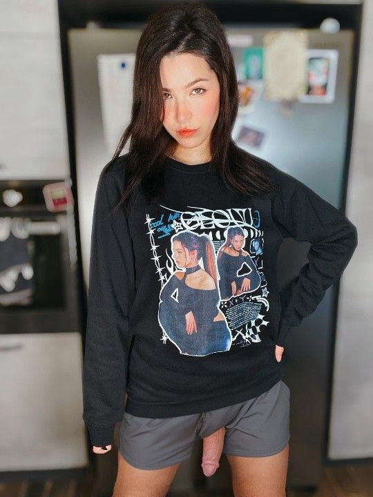 Beautiful Asmr Glow Shows Off Her Merch While Her Criticanalrole